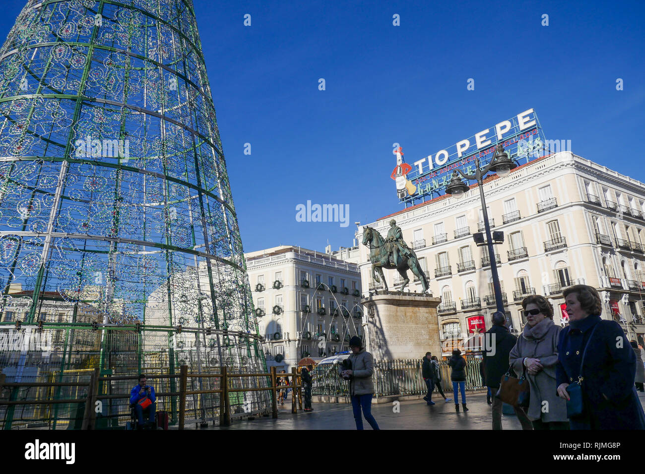 Christmas tree at Puerta del Sol, Madrid, Spain Stock Photo - Alamy