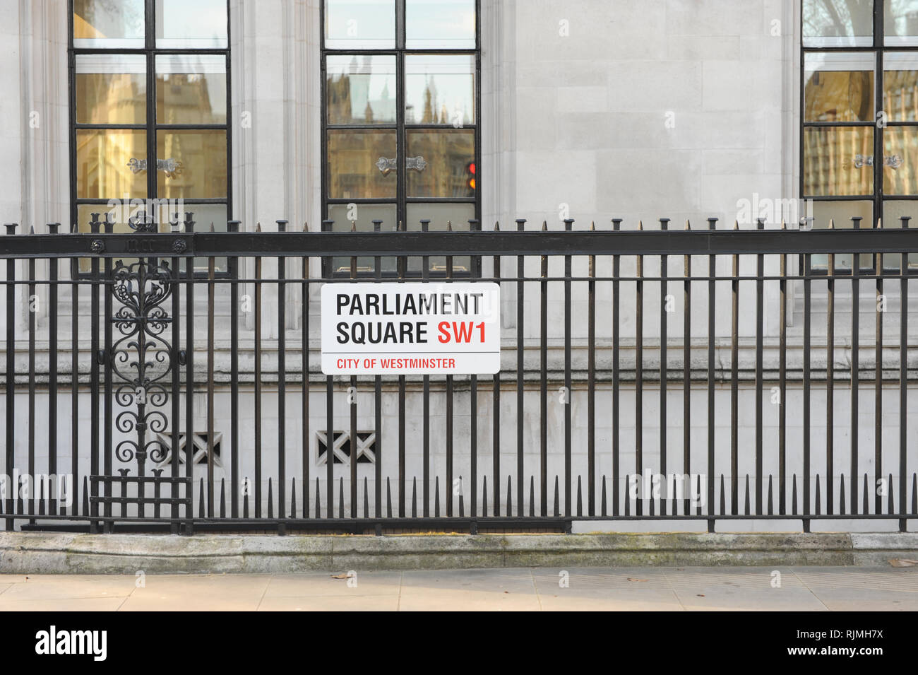 Street sign parliament square london hi-res stock photography and ...