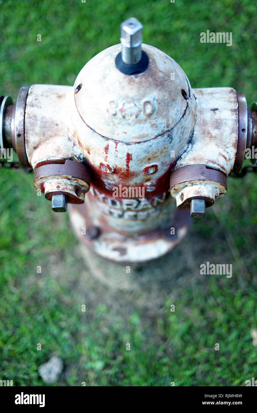 Old Red fire hydran outside building Stock Photo - Alamy