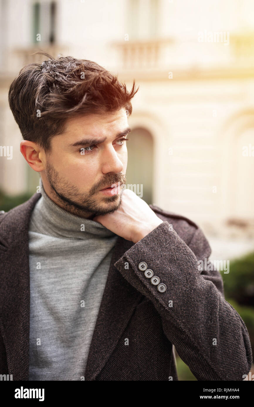 Cool business man airport hi-res stock photography and images - Alamy