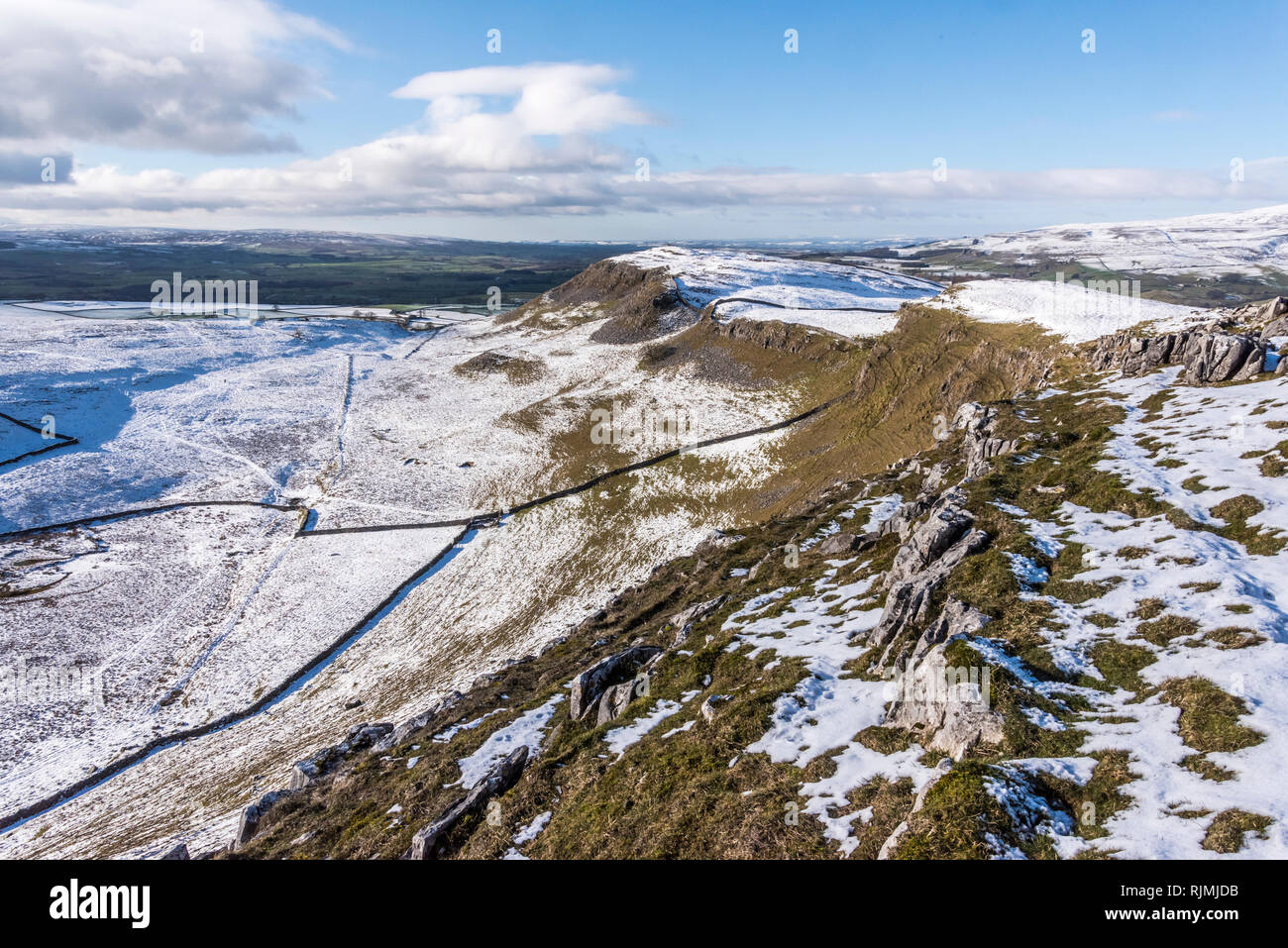 Winter landscape with snow covered scenery from Smearsett Scar in the ...