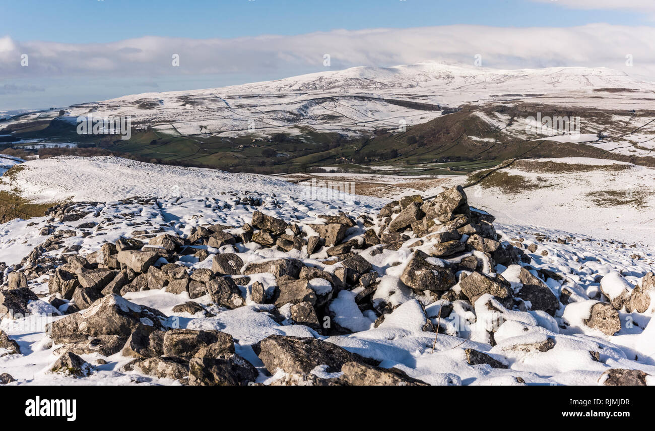 Winter landscape with snow covered scenery from Smearsett Scar in the ...