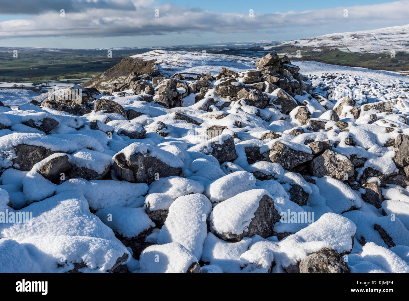 Winter landscape with snow covered scenery from Smearsett Scar in the ...