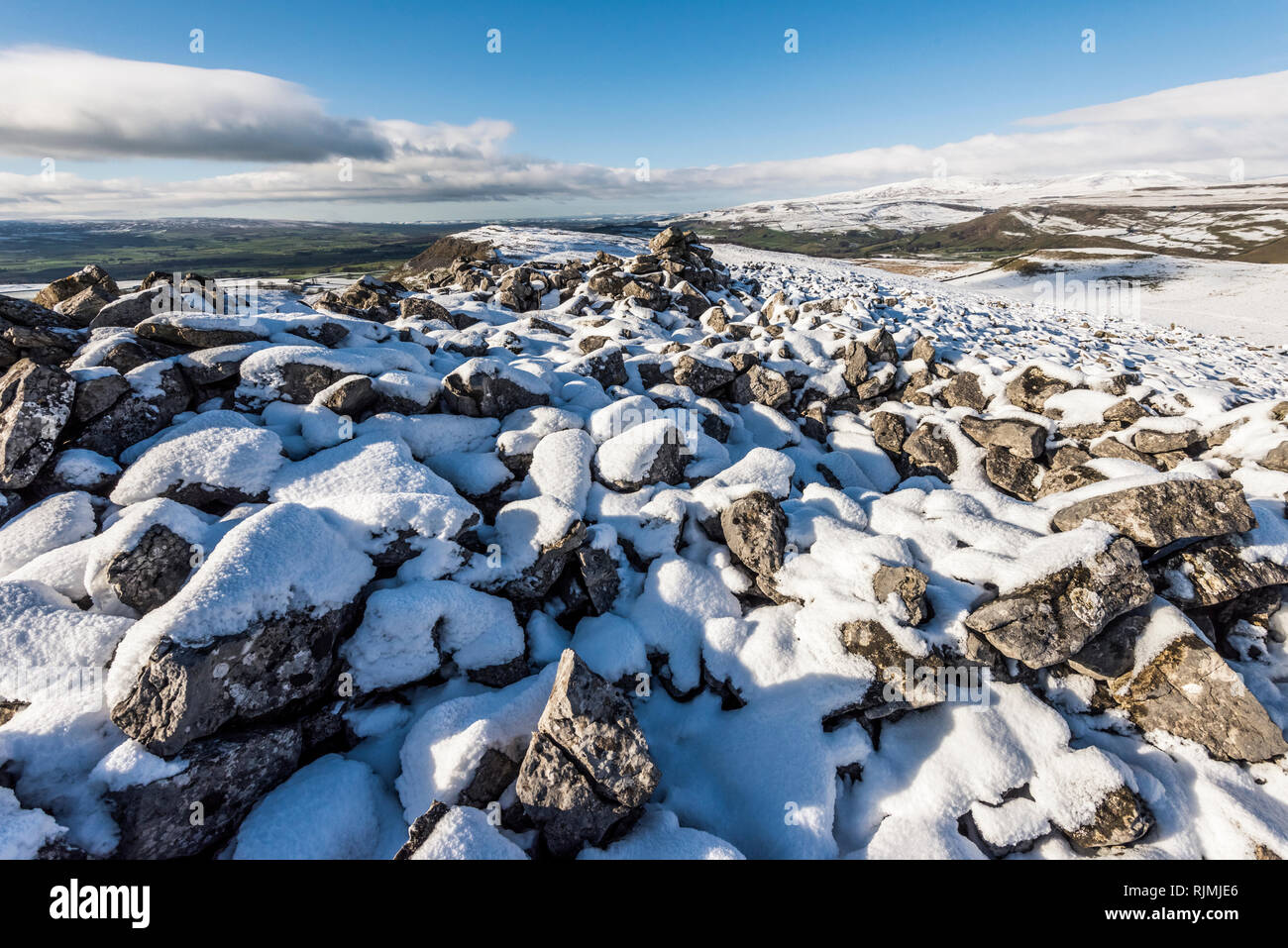 Winter landscape with snow covered scenery from Smearsett Scar in the ...