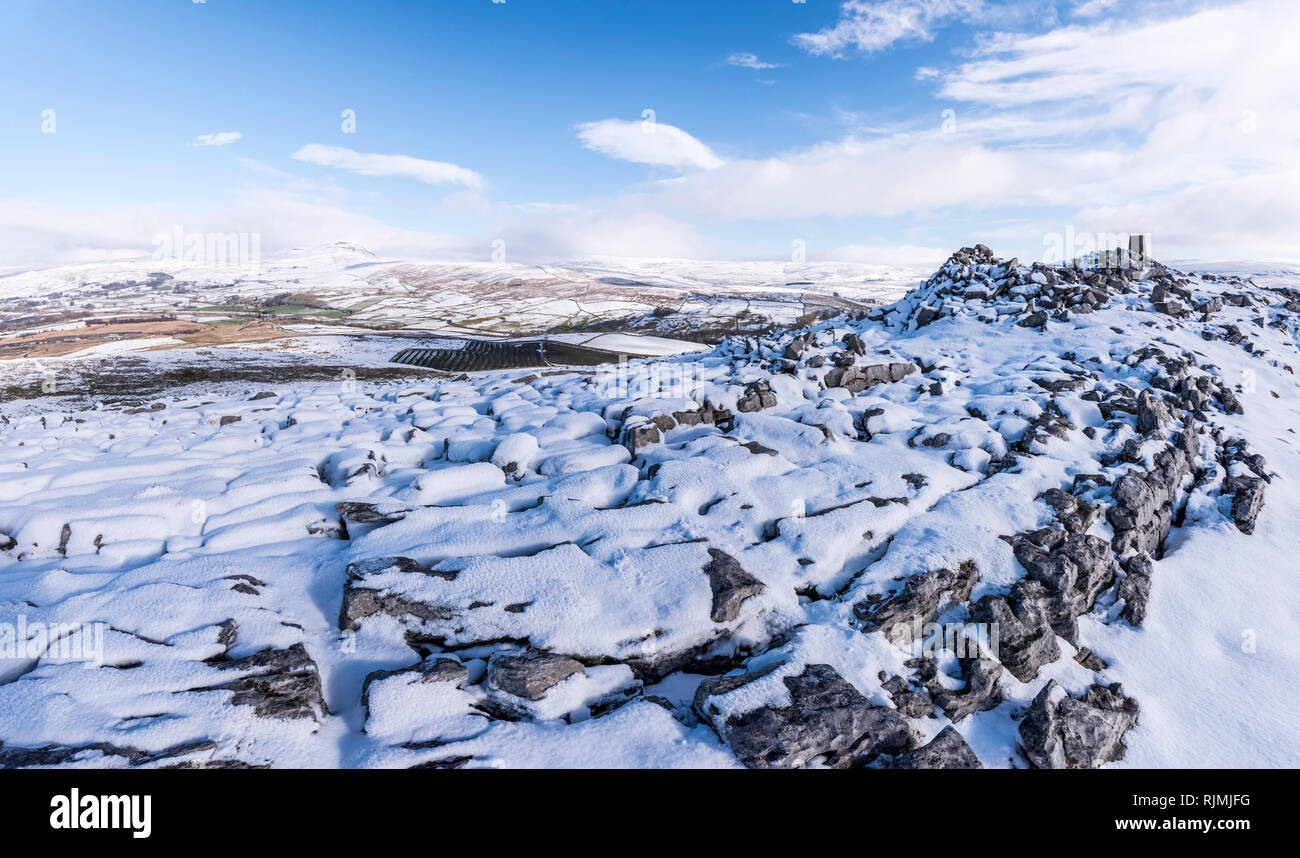 Winter landscape with snow covered scenery from Smearsett Scar in the ...