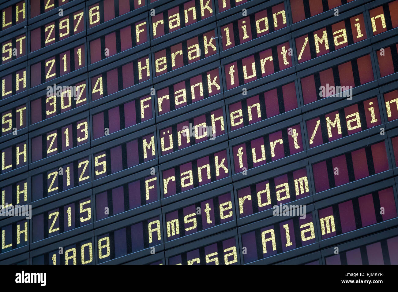 Flight info display hi-res stock photography and images - Alamy