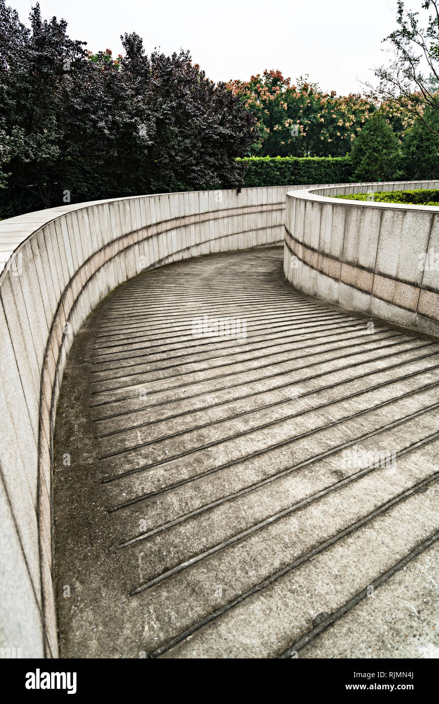 Entrance architecture ramp hi-res stock photography and images - Alamy