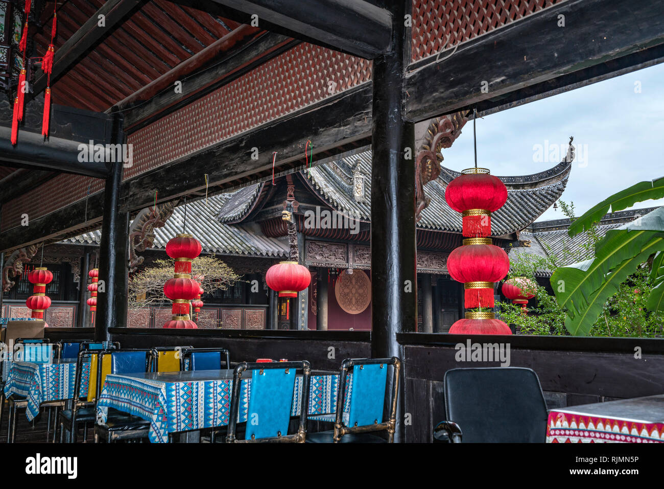 Ornate lanterns hi-res stock photography and images - Alamy