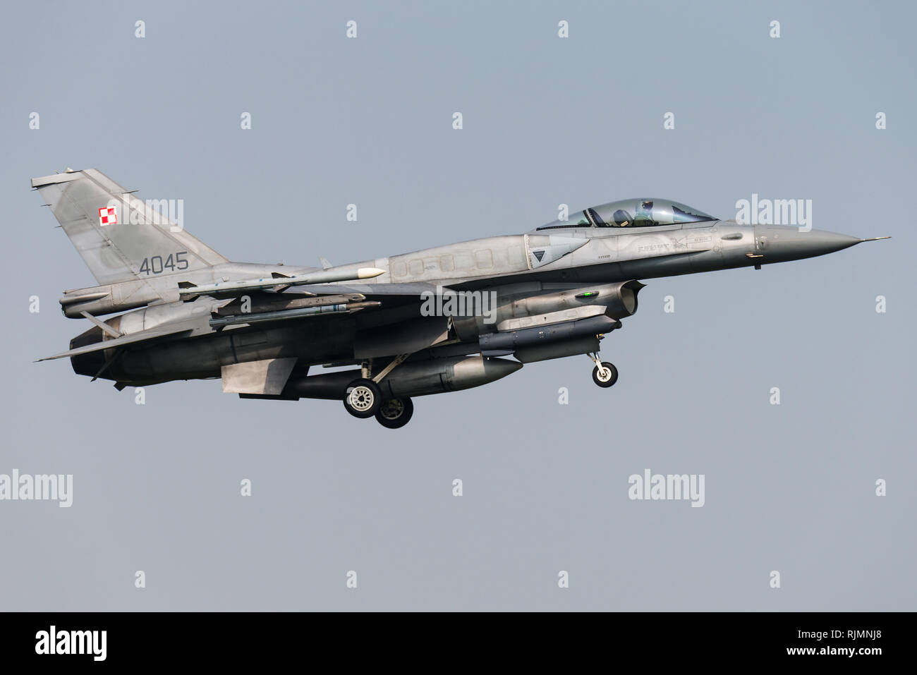 Lockheed martin f 16 fighting falcon hi-res stock photography and ...