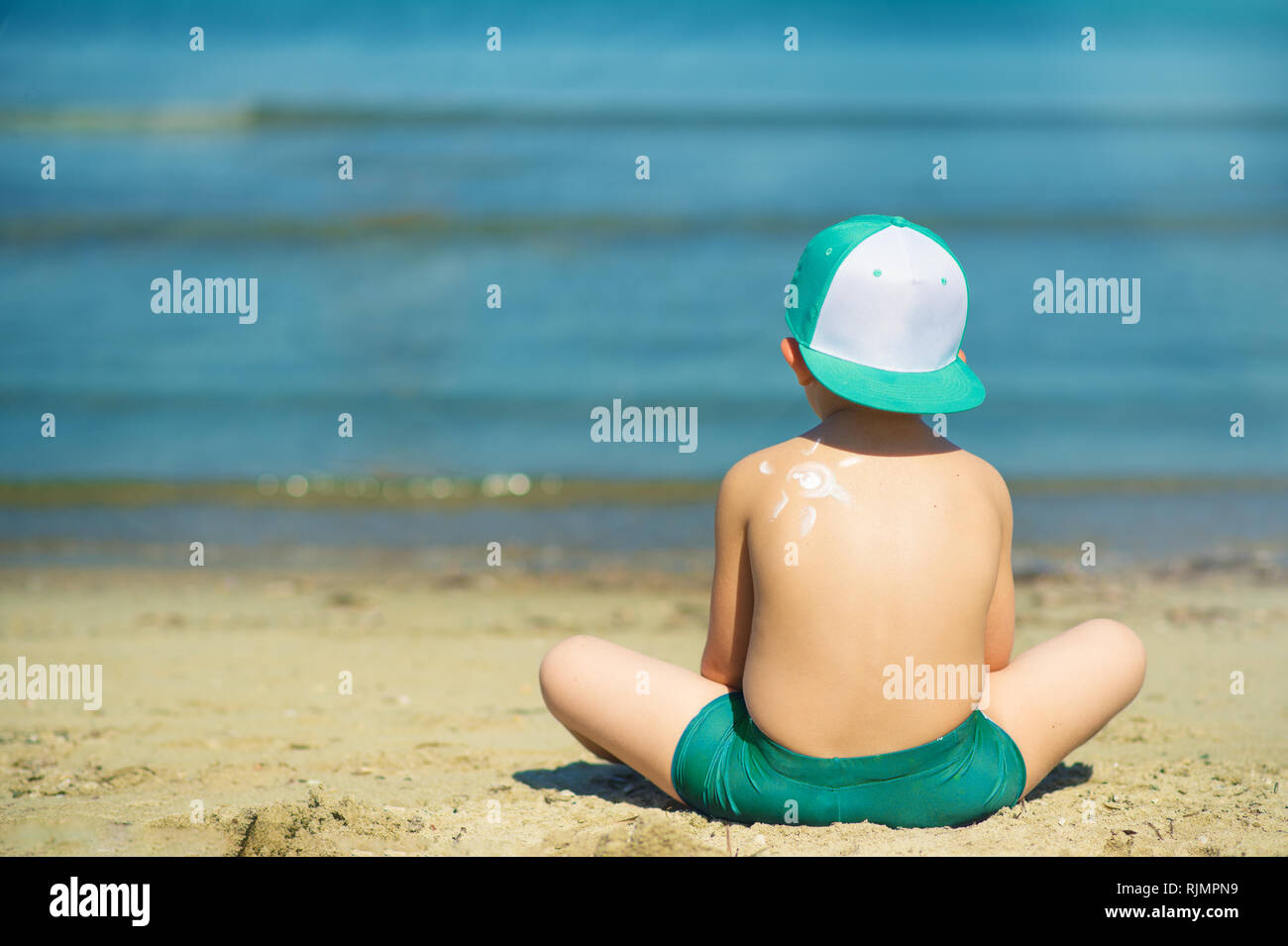 Sunbath cream hi-res stock photography and images - Alamy