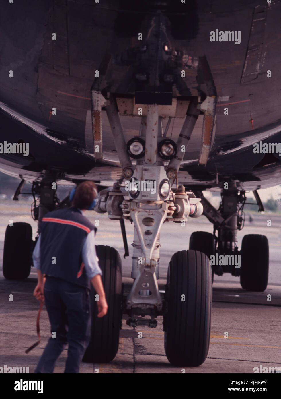 Aviation worker hi-res stock photography and images - Alamy