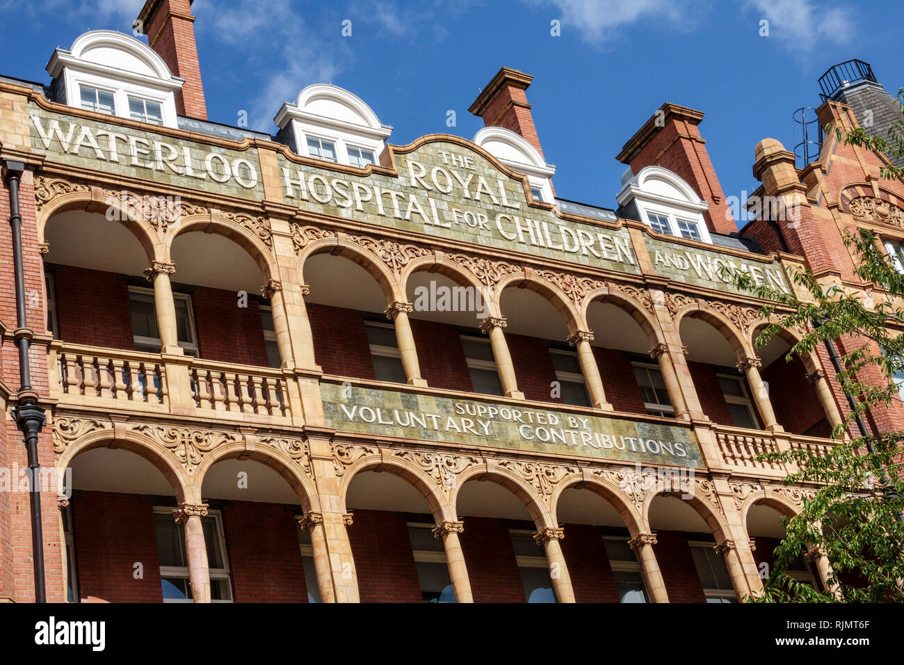 Hospital buildin hi-res stock photography and images - Alamy