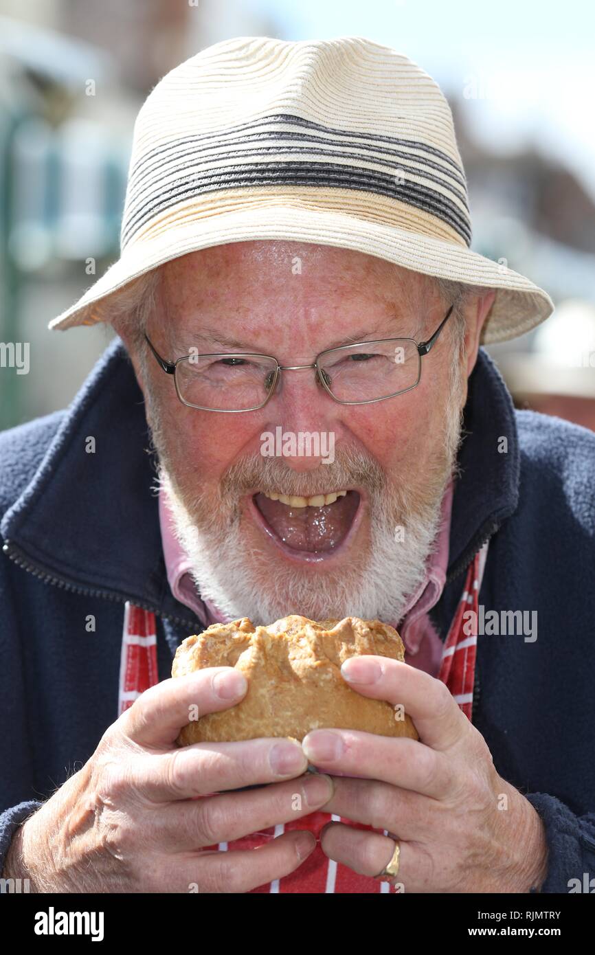 Man eating pie hi-res stock photography and images - Alamy
