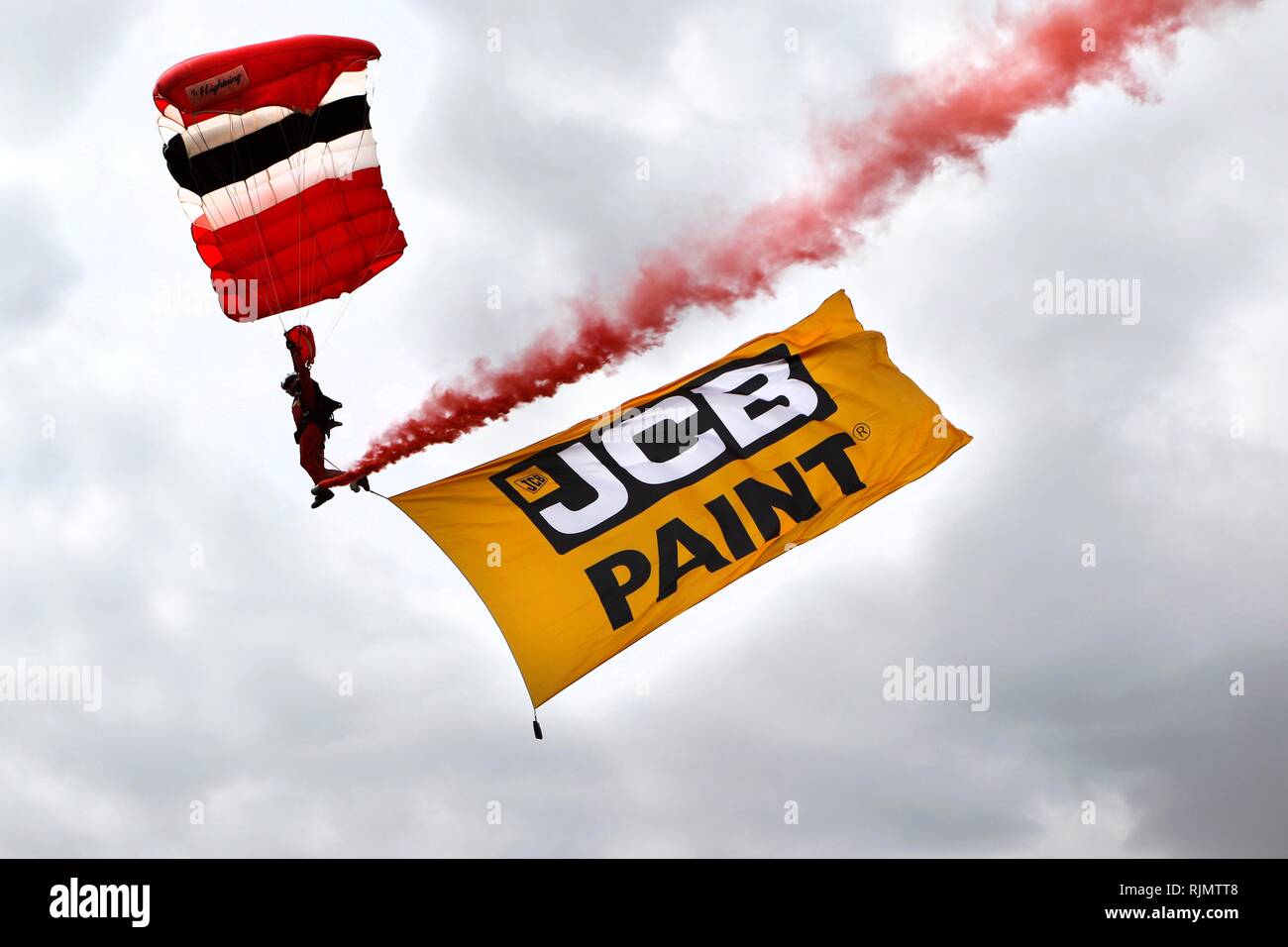 The Red Devils, the official parachute display team of the British Army ...