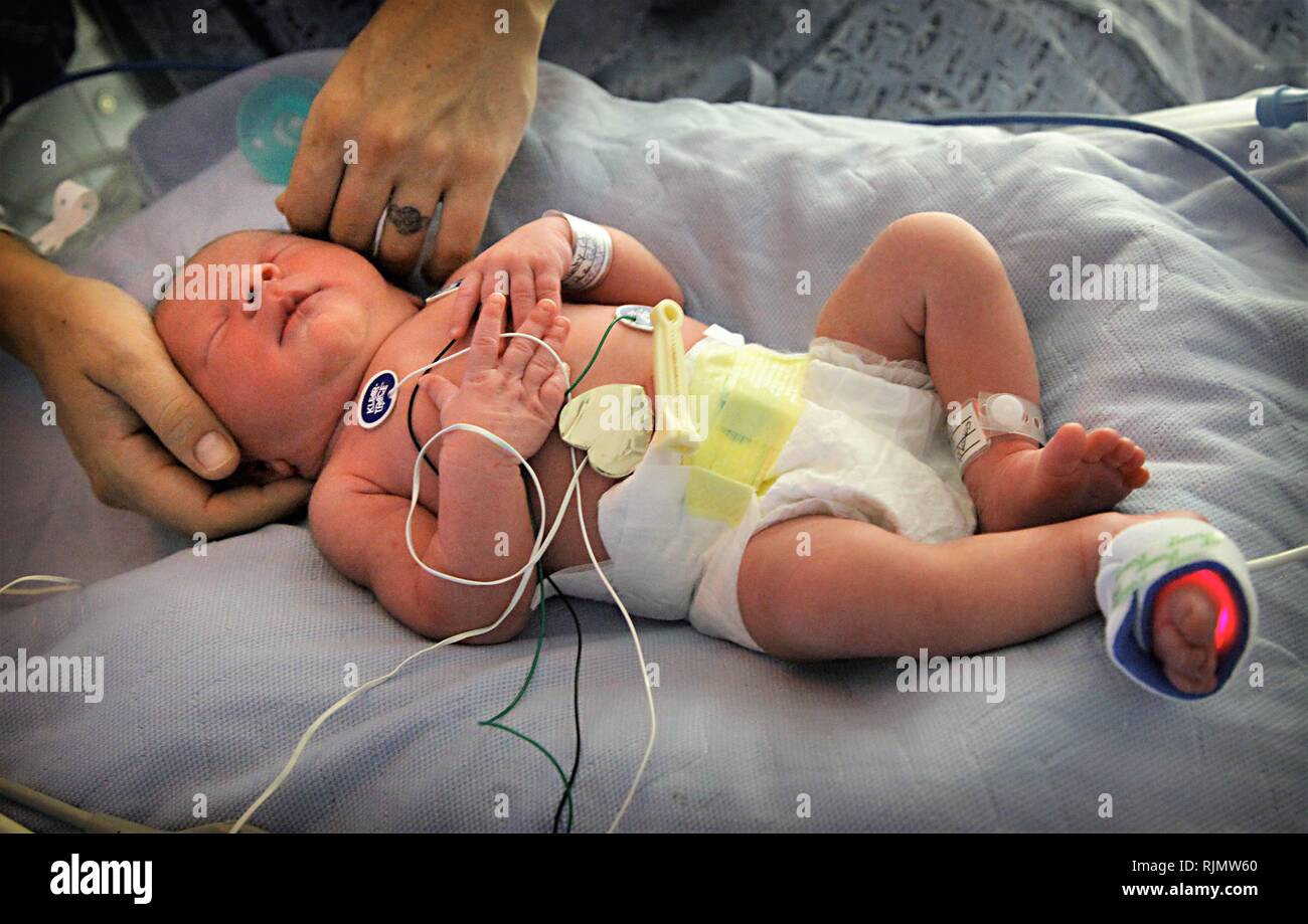 Intensive care unit family hi-res stock photography and images - Alamy