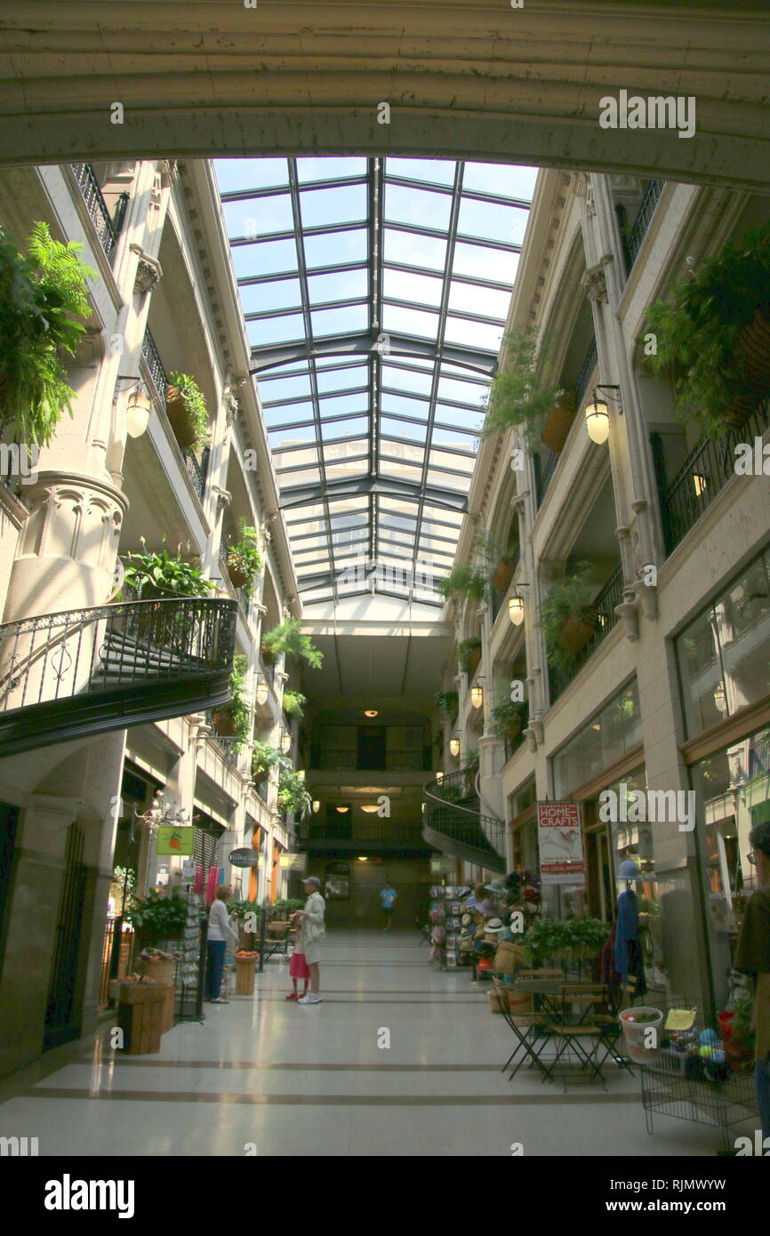 Shopping mall ceiling hi-res stock photography and images - Alamy