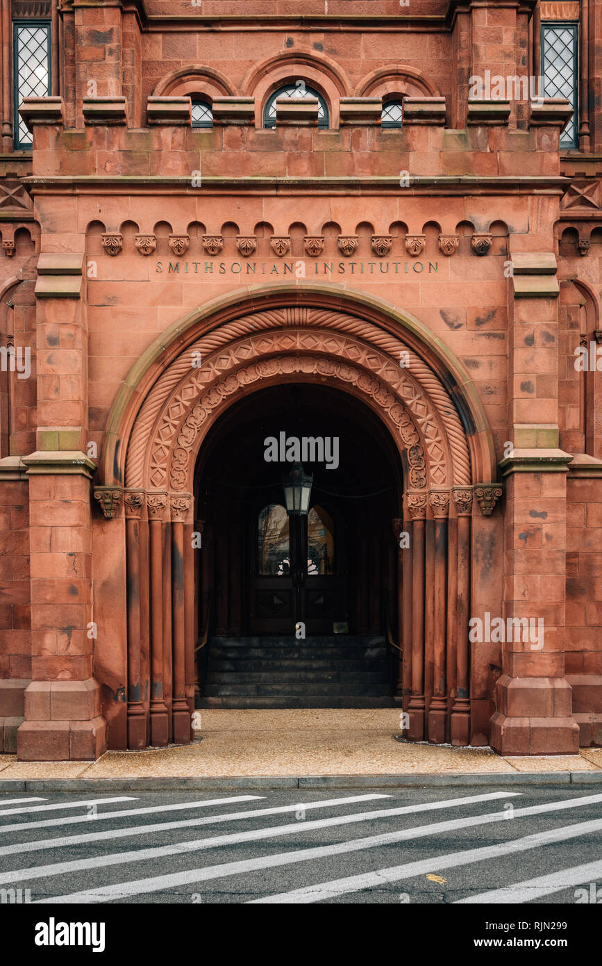 The smithsonian castle hi-res stock photography and images - Alamy