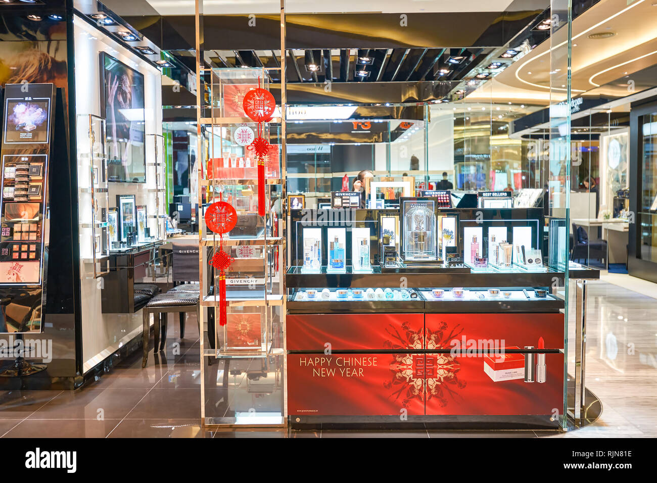 SHENZHEN, CHINA - FEBRUARY 05, 2016: interior of MixC Shopping Mall ...