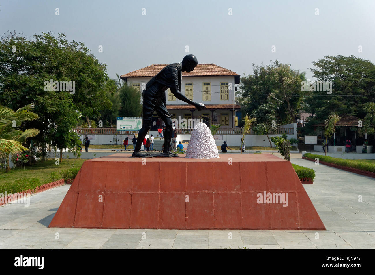 Mahatma gandhi dandi march hi-res stock photography and images - Alamy