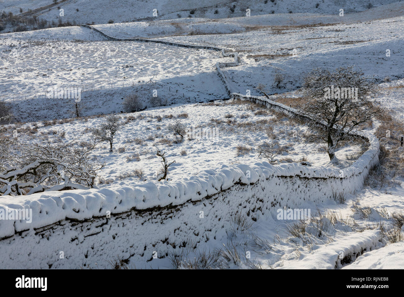 Snow covered scenes in the Brecon Beacons National Park, Wales, UK ...