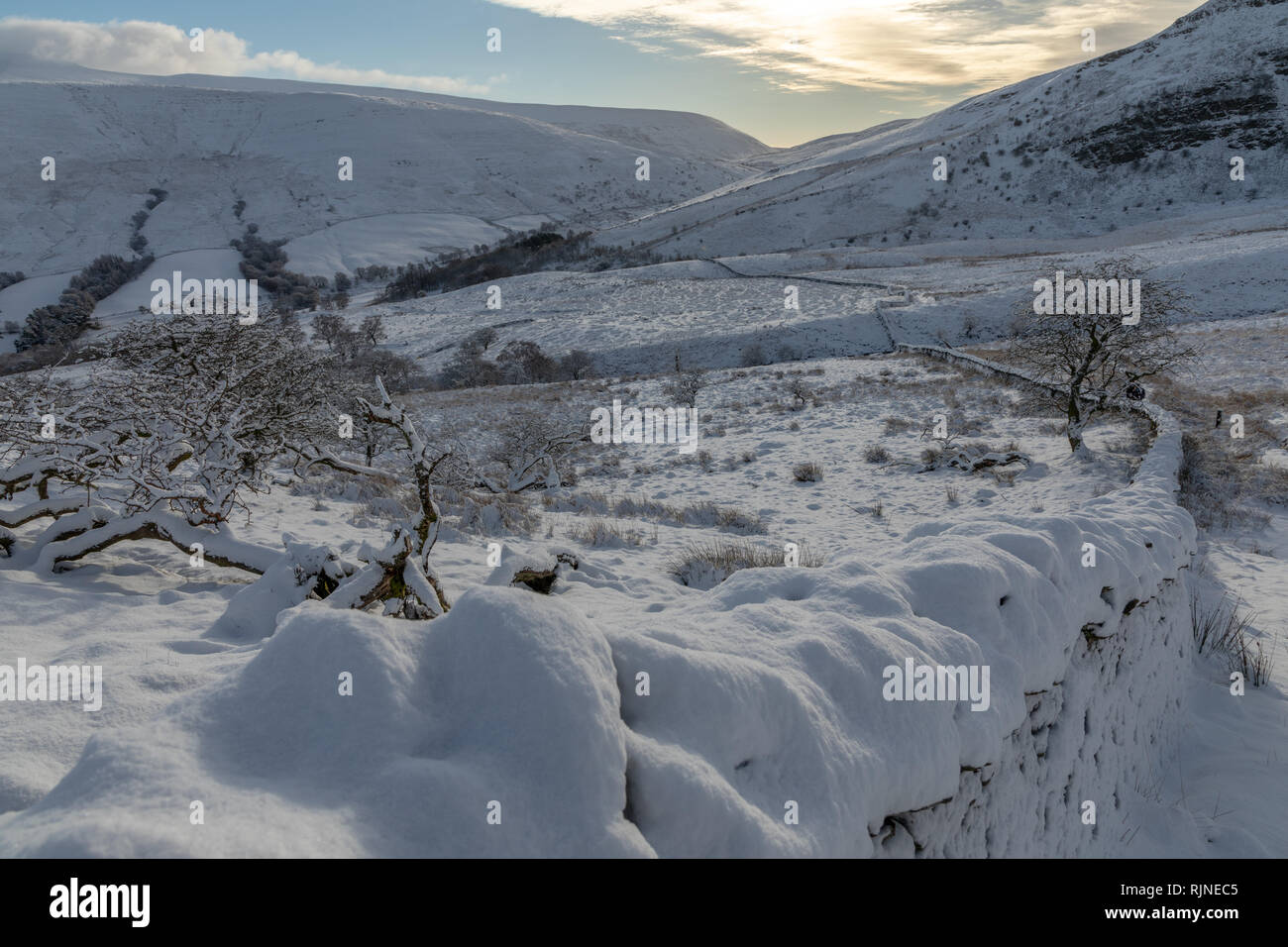Snow covered scenes in the Brecon Beacons National Park, Wales, UK ...