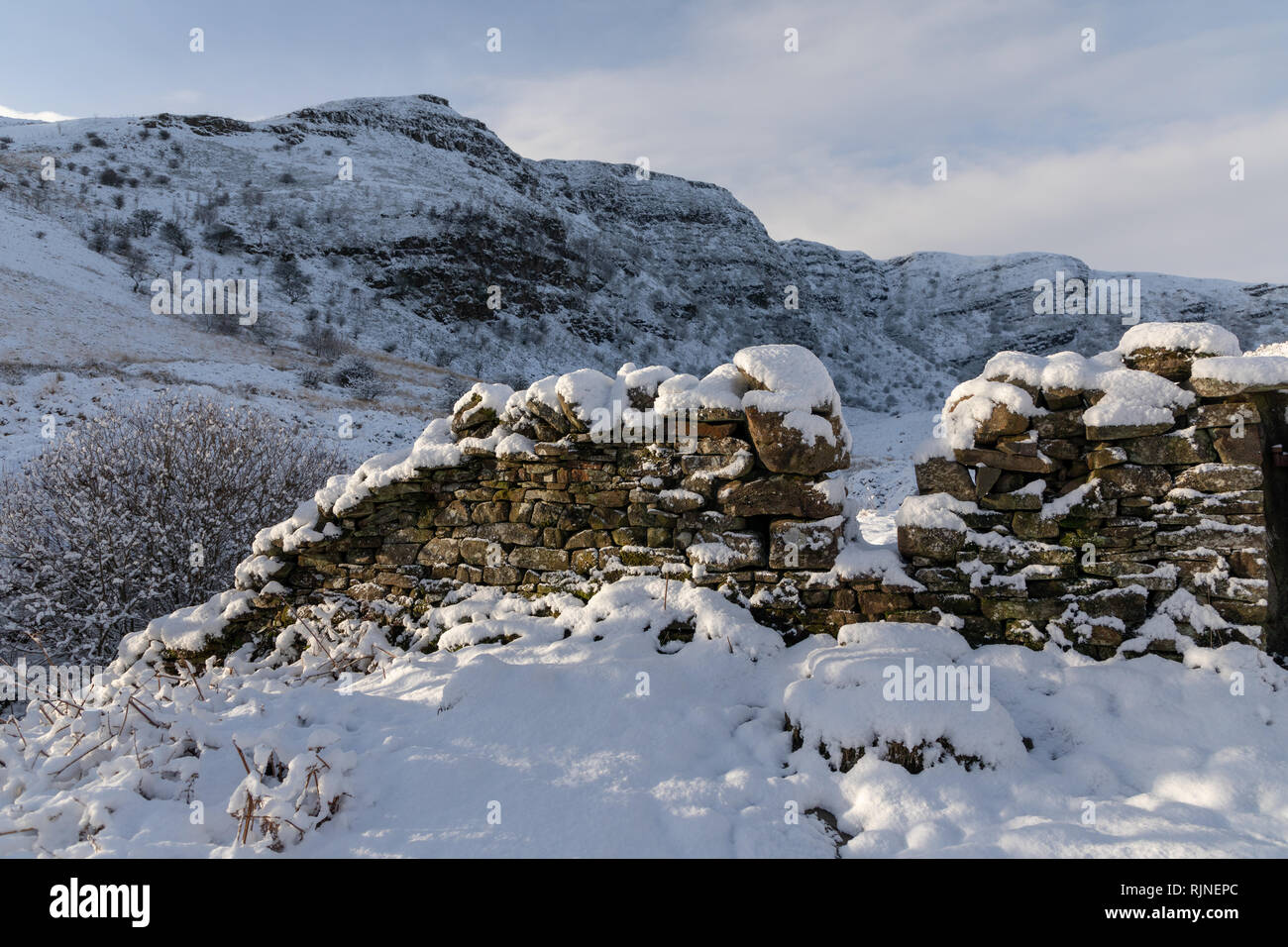Snow covered scenes in the Brecon Beacons National Park, Wales, UK ...