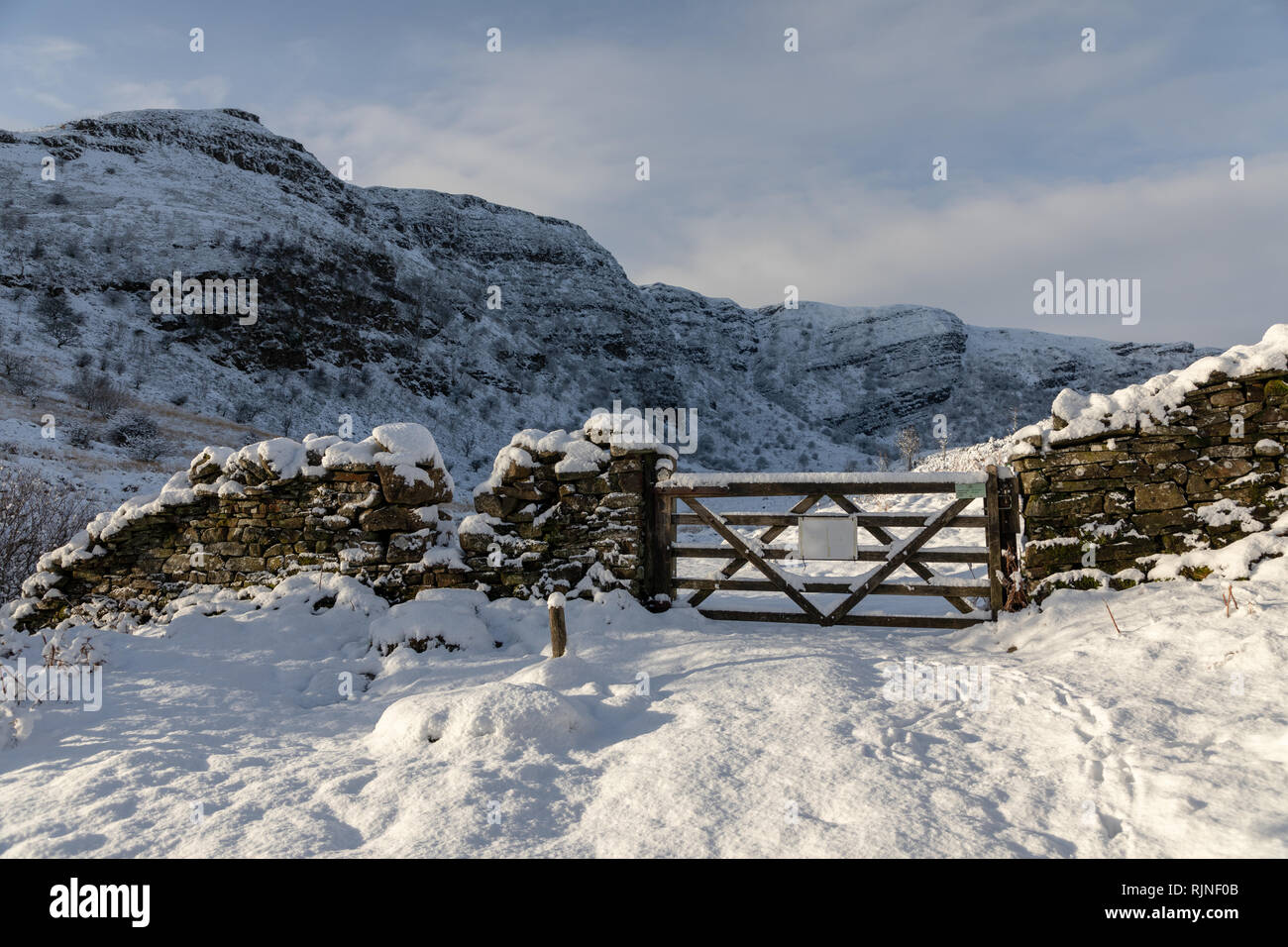 Snow covered scenes in the Brecon Beacons National Park, Wales, UK ...