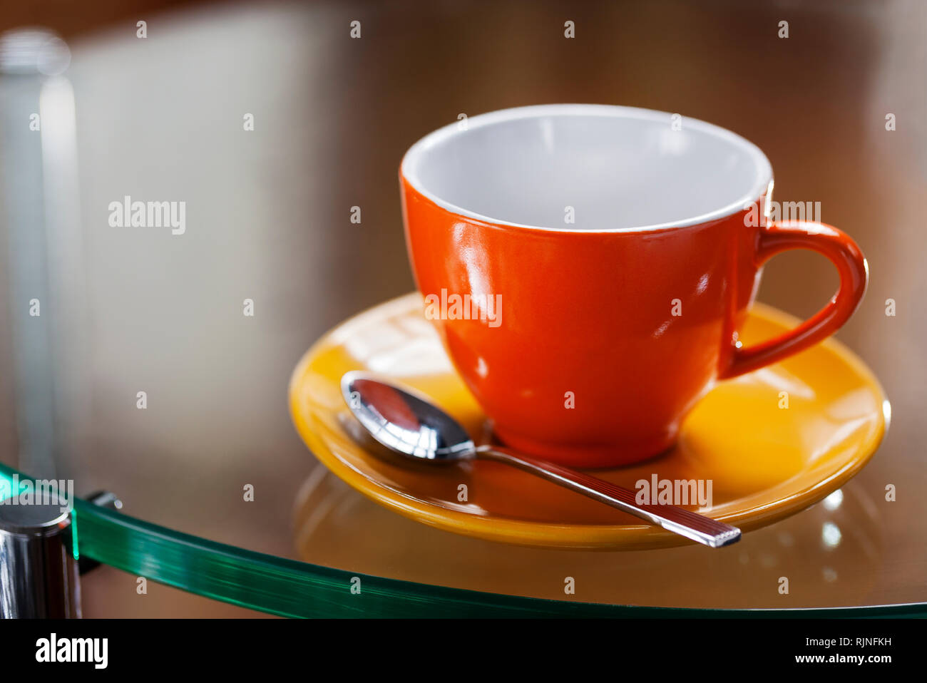 Reflections on a table hi-res stock photography and images - Alamy