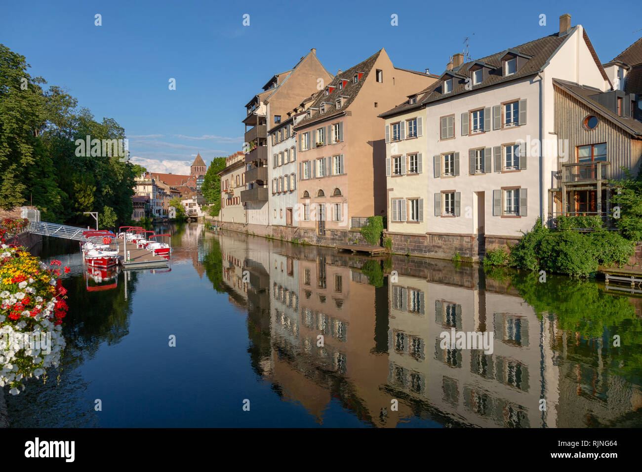 Medieval half timbered houses in row hi-res stock photography and ...
