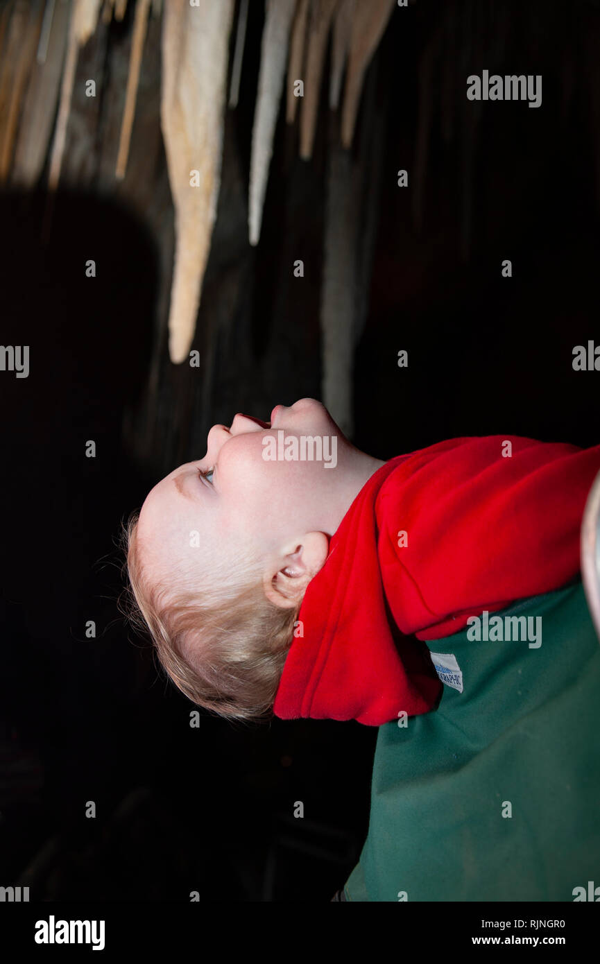 Children caving hi-res stock photography and images - Alamy