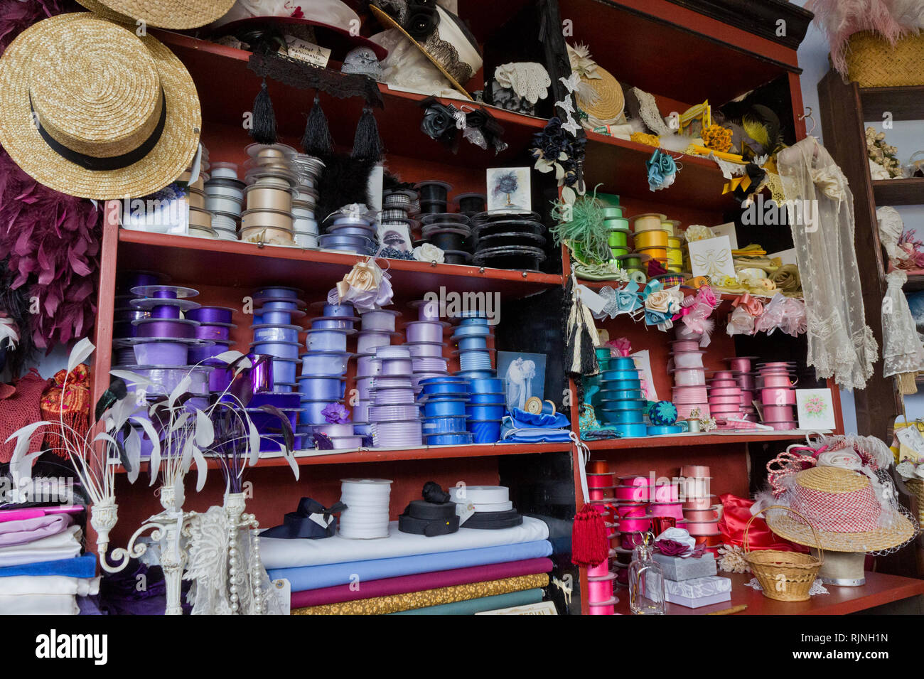 Drapers shop hi-res stock photography and images - Alamy