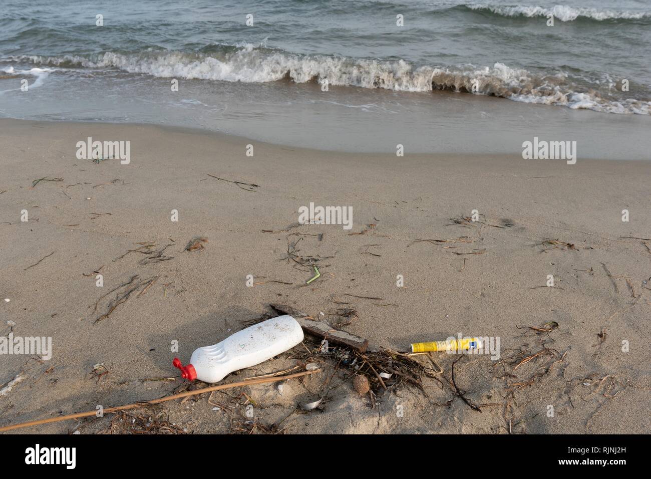 Pollution of beaches with plastic Stock Photo - Alamy