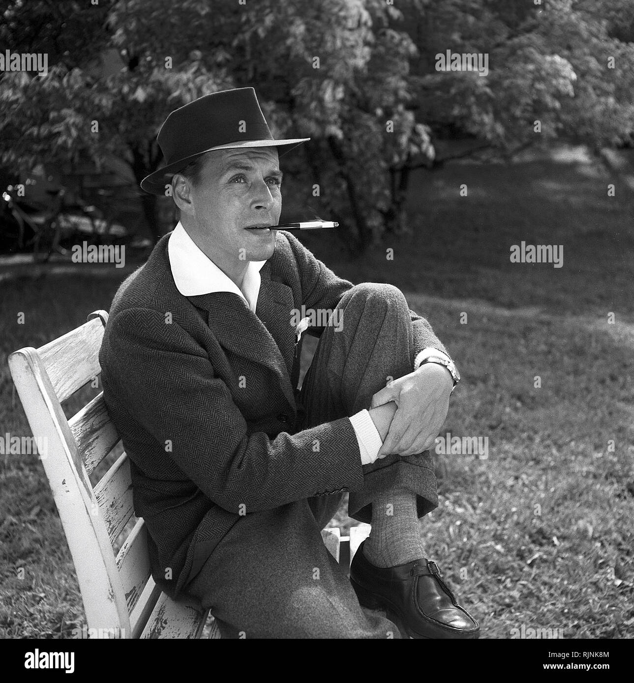 Fedora 1950s hi-res stock photography and images - Alamy