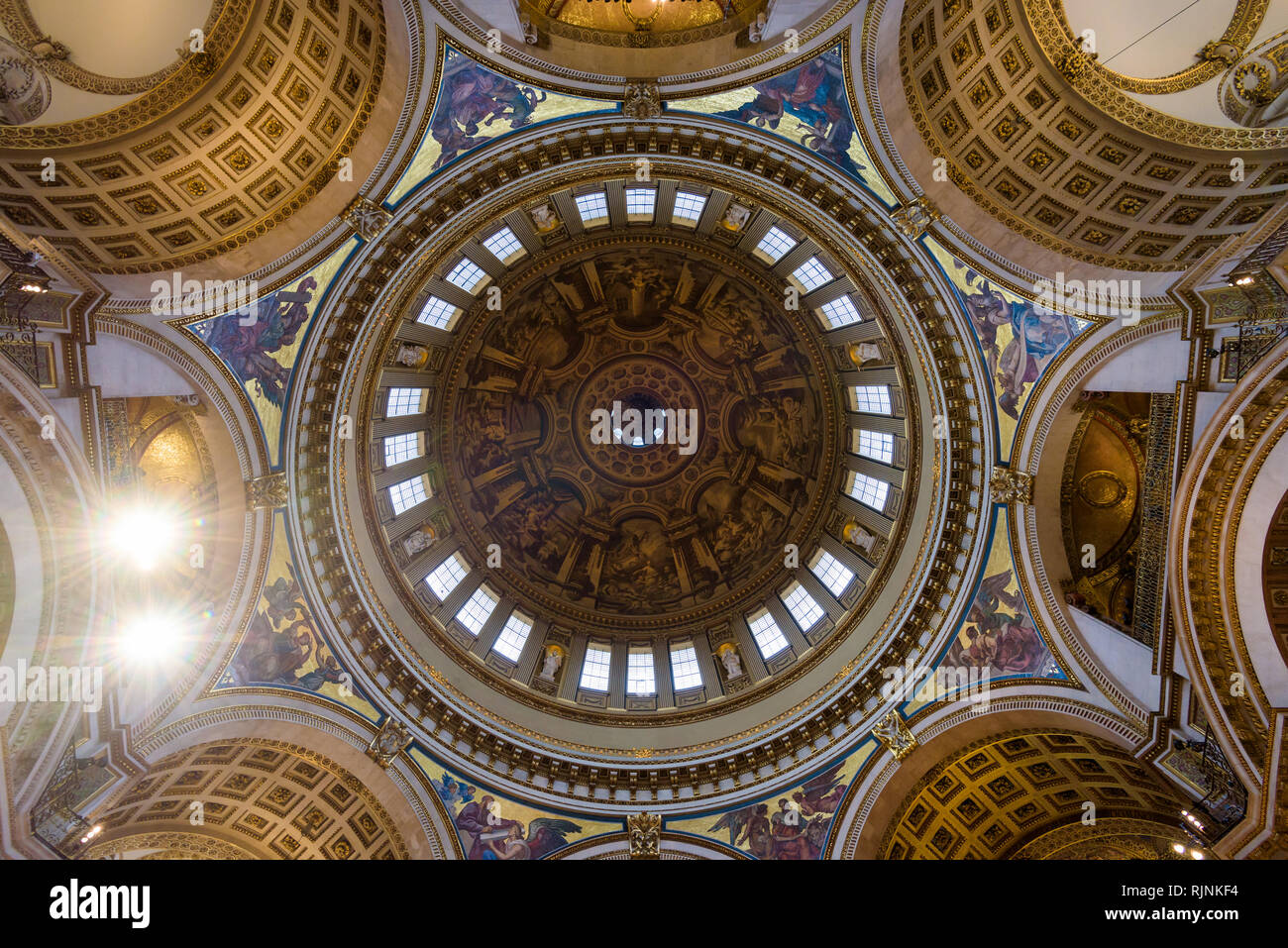 St. paul's cathedral dome interior hi-res stock photography and images - Alamy