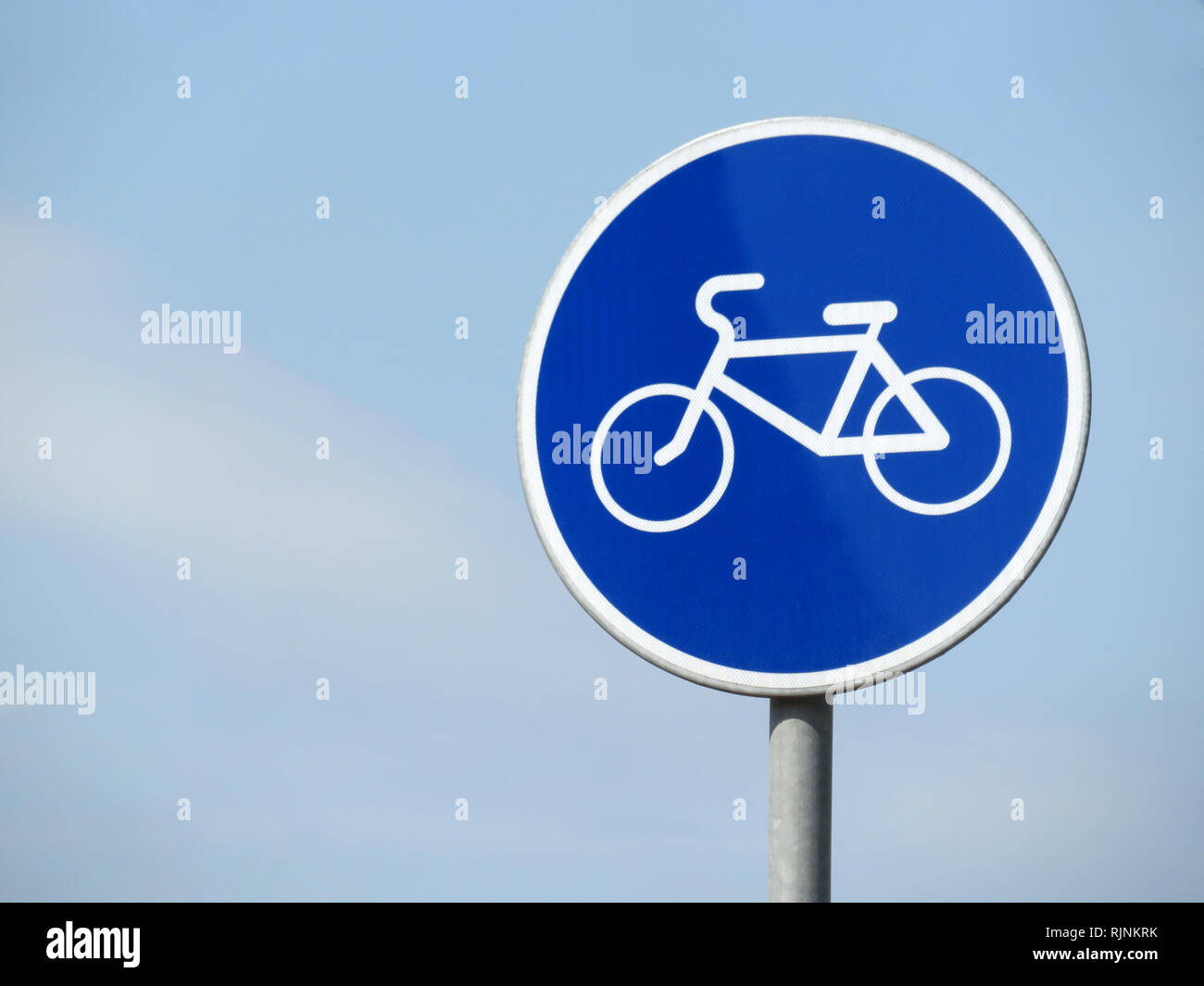 Bicycle lane symbol on road hi-res stock photography and images - Alamy