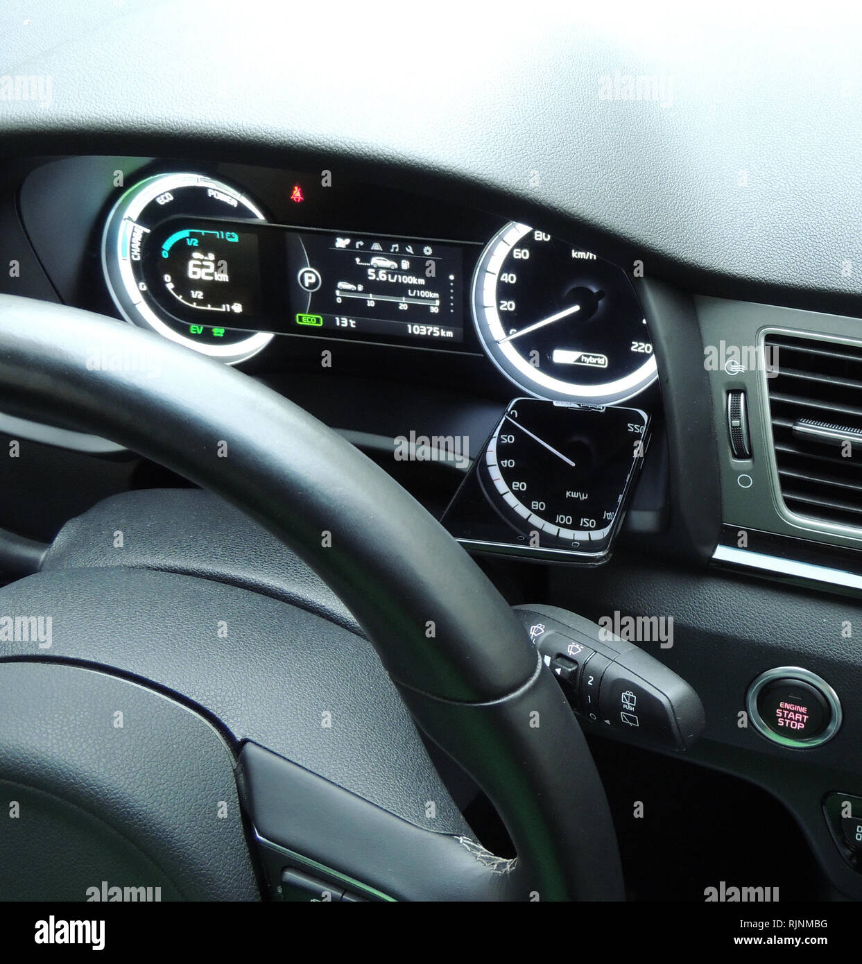 Smart car dashboard hi-res stock photography and images - Alamy