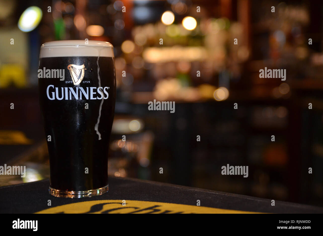 GUINNESS pint pub Stock Photo - Alamy