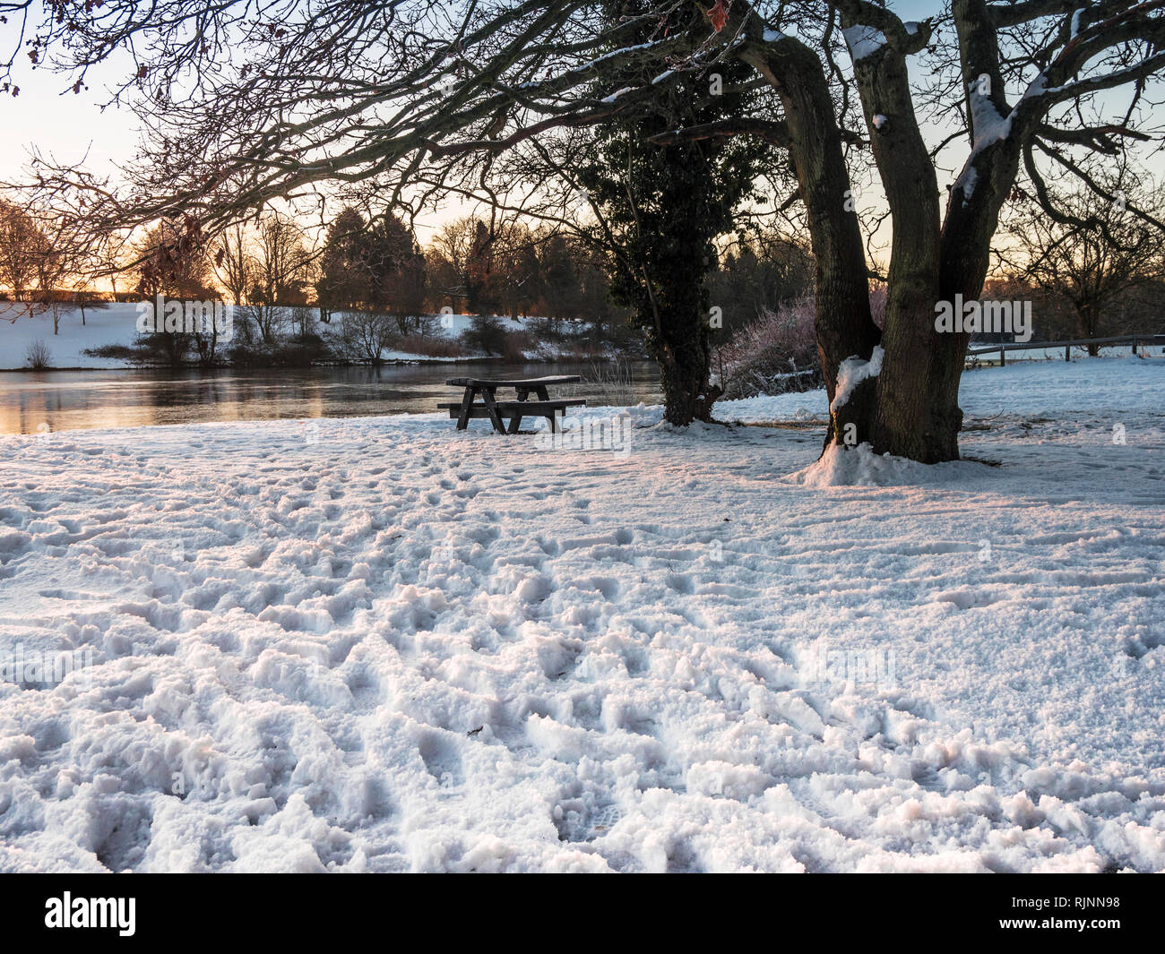 Coate water park swindon landscape hi-res stock photography and images ...