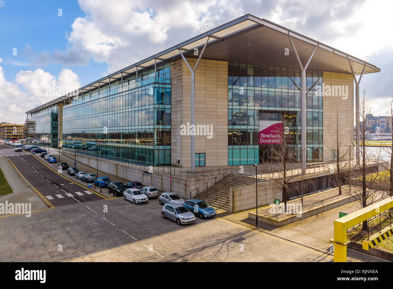 Office car park space uk hi-res stock photography and images - Alamy