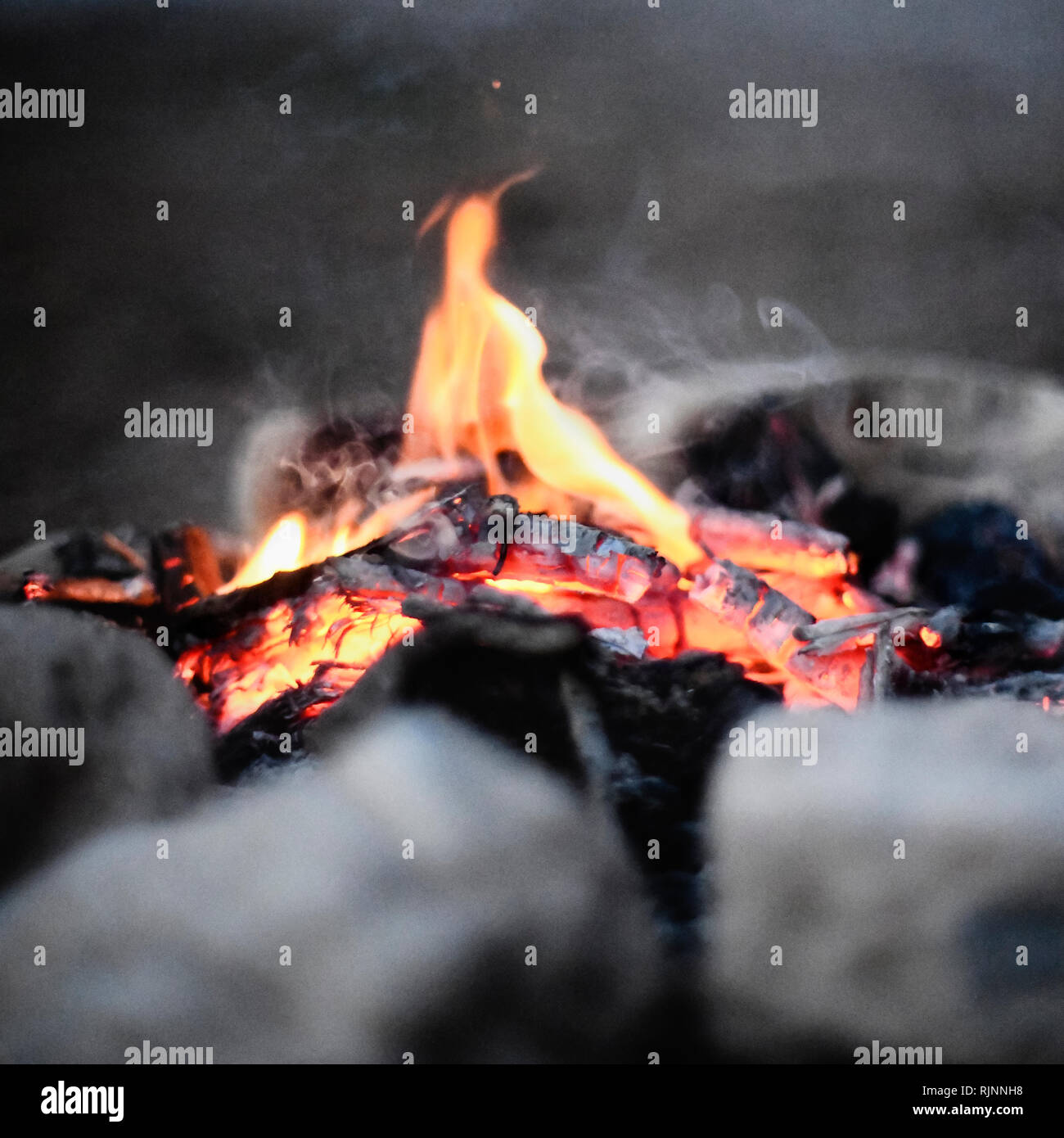 Stories by campfire hi-res stock photography and images - Alamy