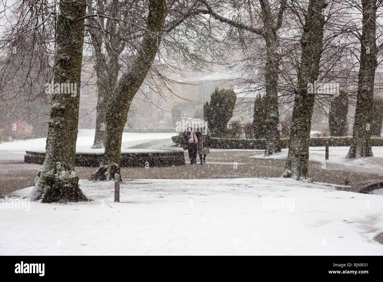 Pavilion gardens buxton derbyshire winter snow hi-res stock photography ...