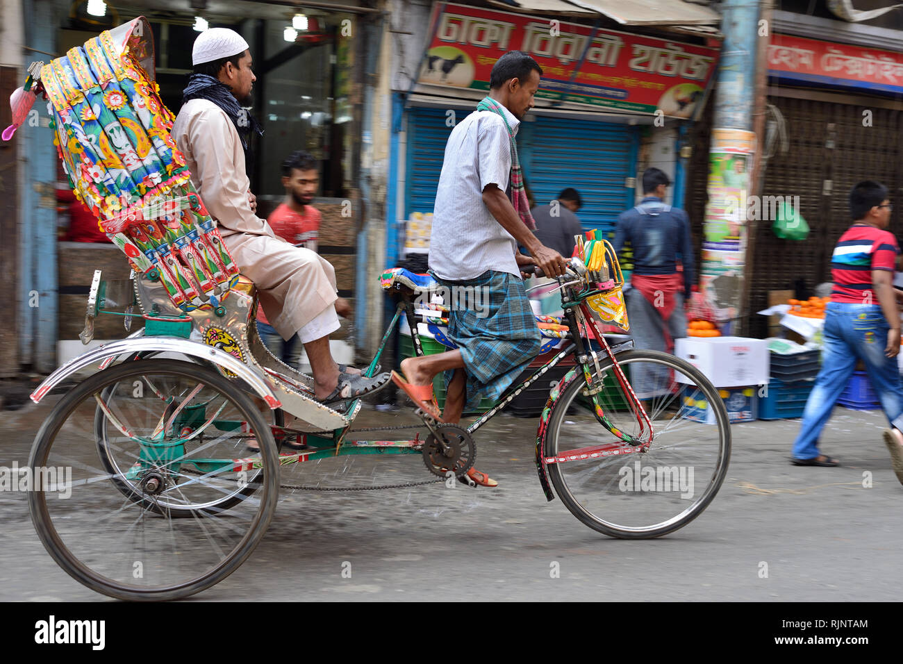 DHAKA, BENGAL BANGLADESH - 25 JANUARY 2019: Rickshaw driver on crowded ...