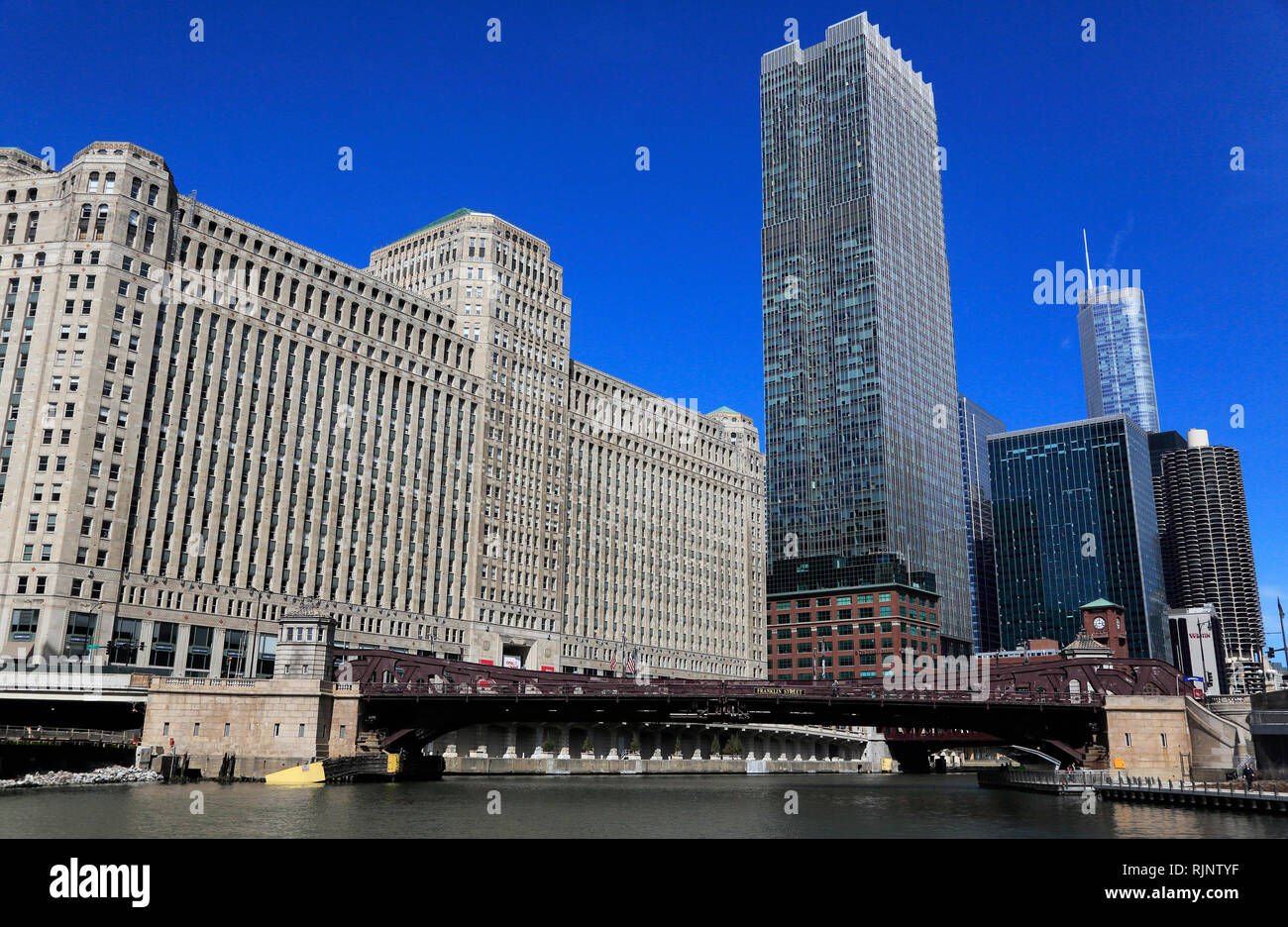 Usa illinois chicago merchandise mart hi-res stock photography and ...