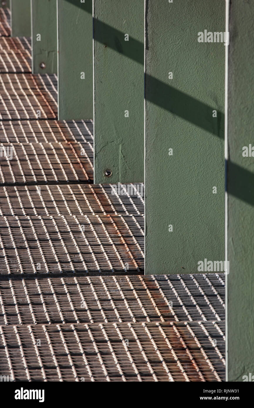 Steel grid construction hi-res stock photography and images - Alamy
