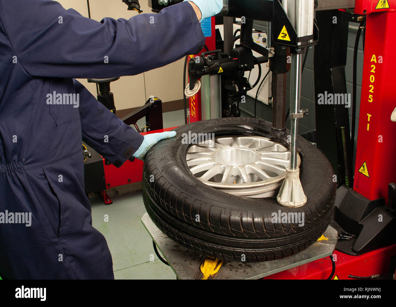 Replacing tyre on wheel hub hi-res stock photography and images - Alamy