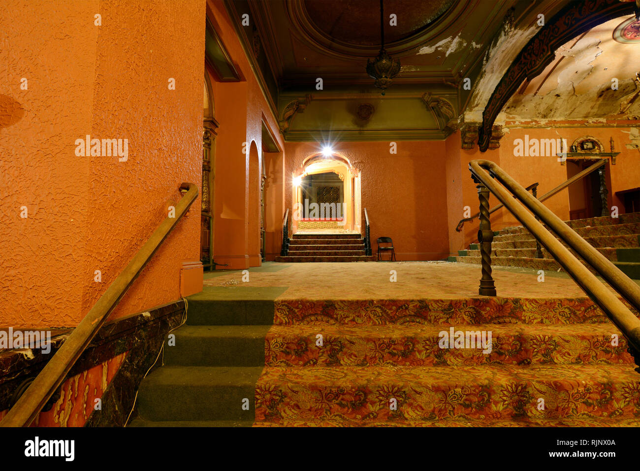 Paramount cinema hi-res stock photography and images - Alamy