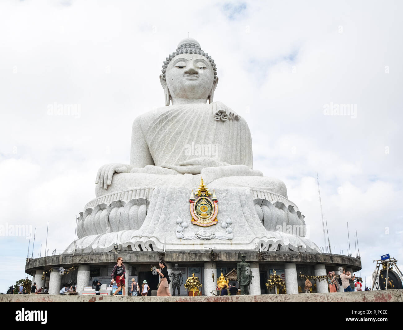 Gold buddha lushan hi-res stock photography and images - Alamy