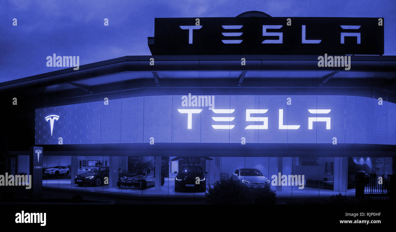 Tesla car showroom uk hi-res stock photography and images - Alamy