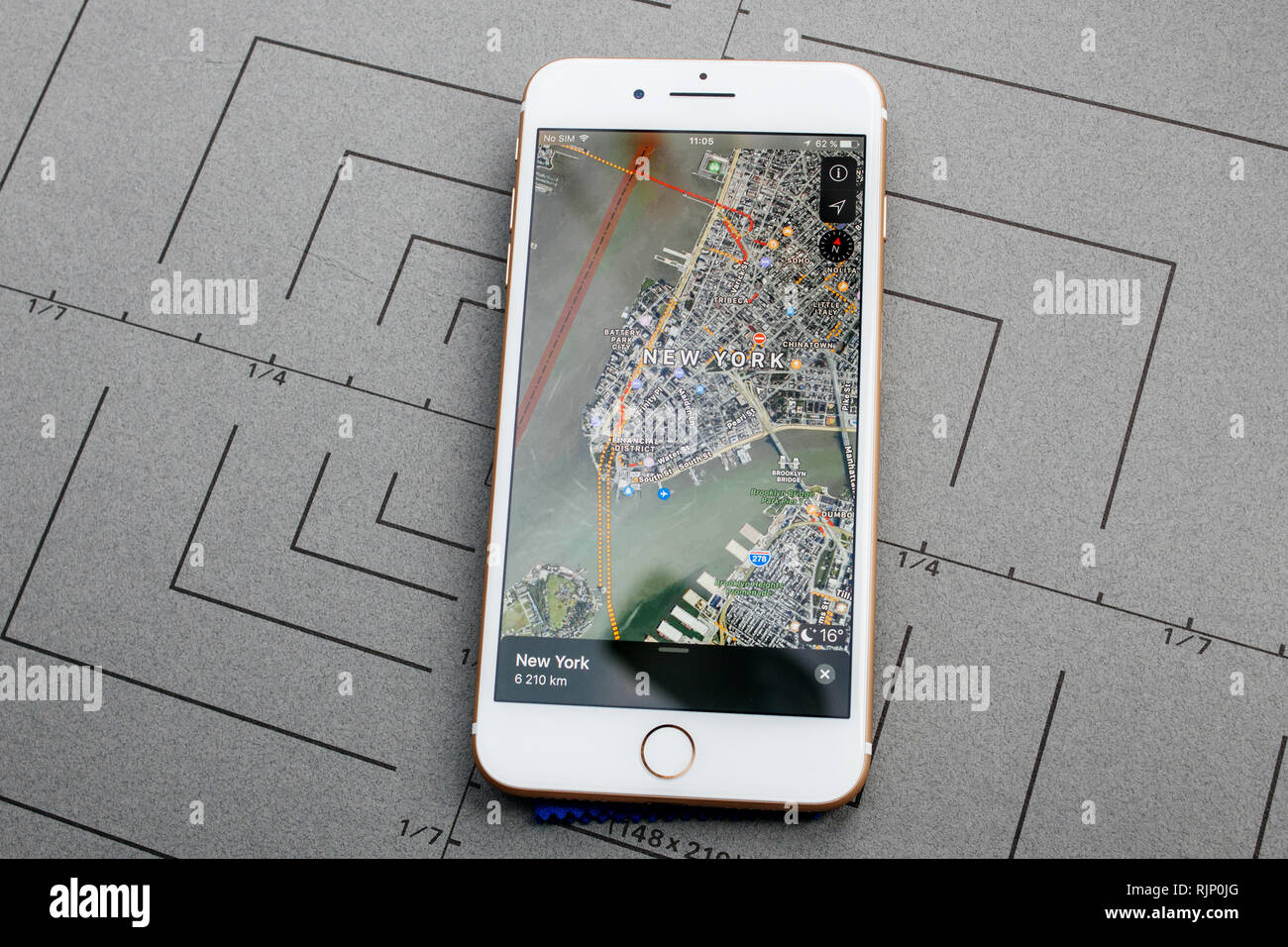Iphone map hi-res stock photography and images - Alamy