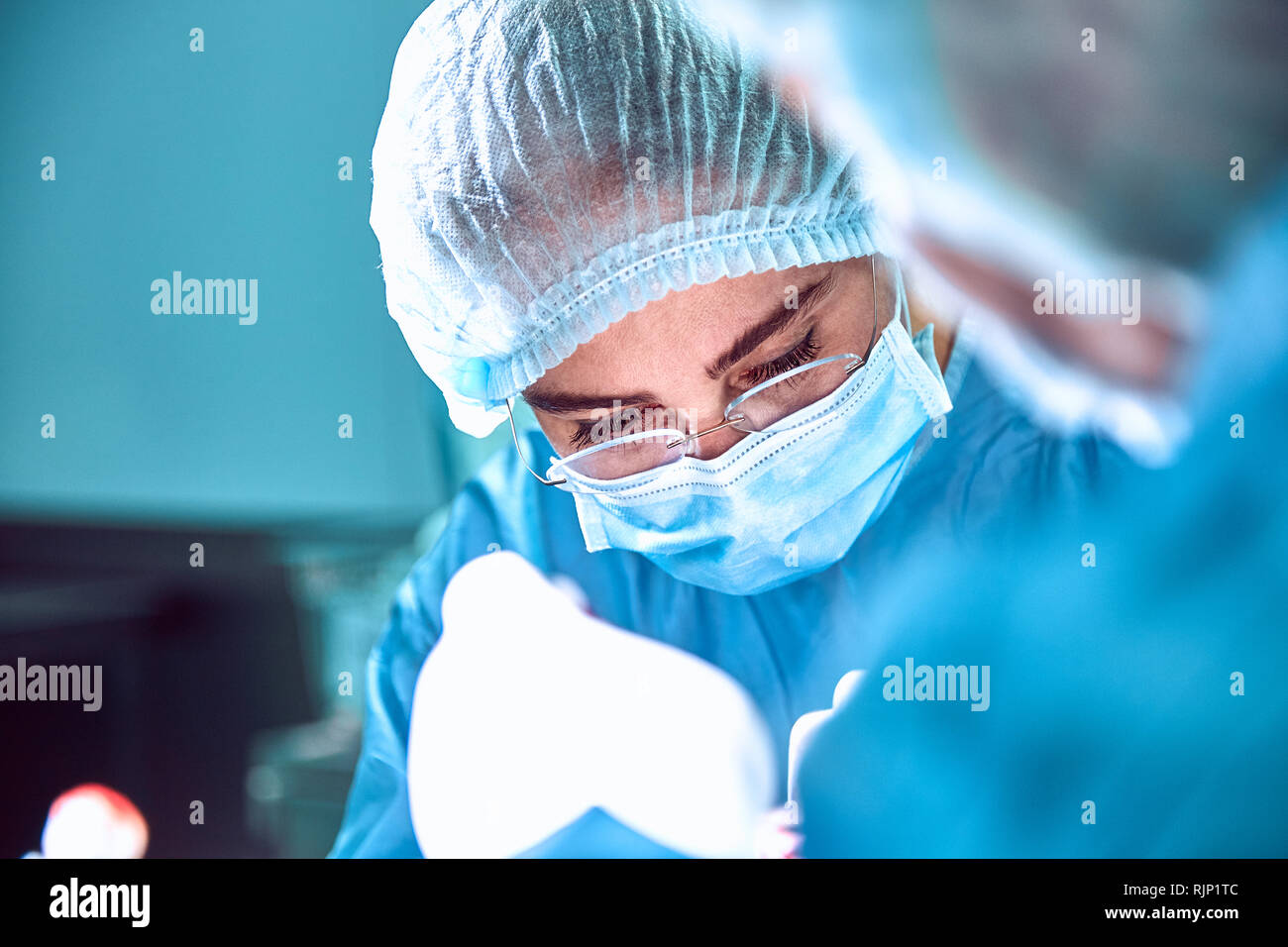 Hospital mask hi-res stock photography and images - Alamy